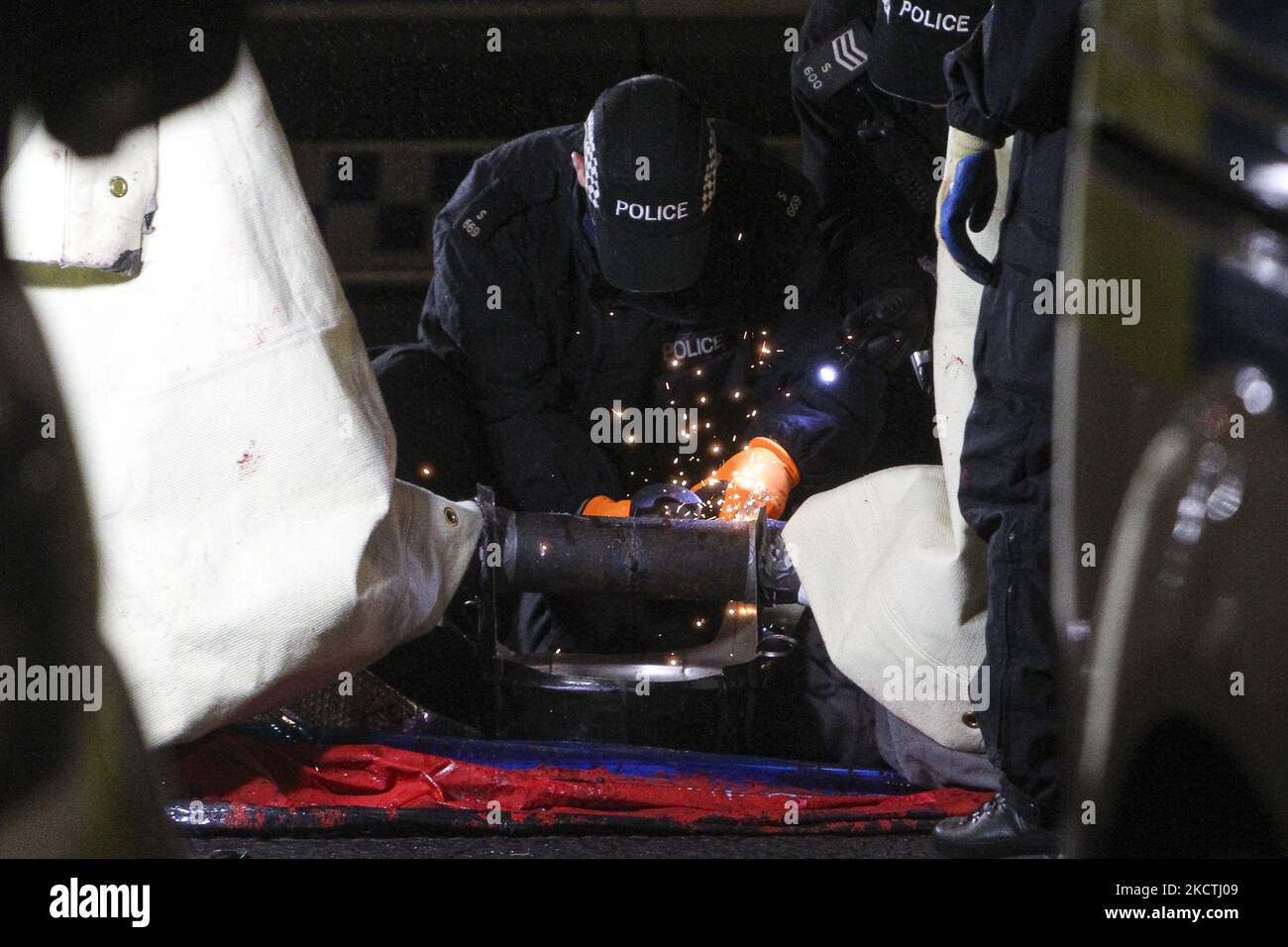 Police cut away two Extension Rebellion activist who locked themselves ...