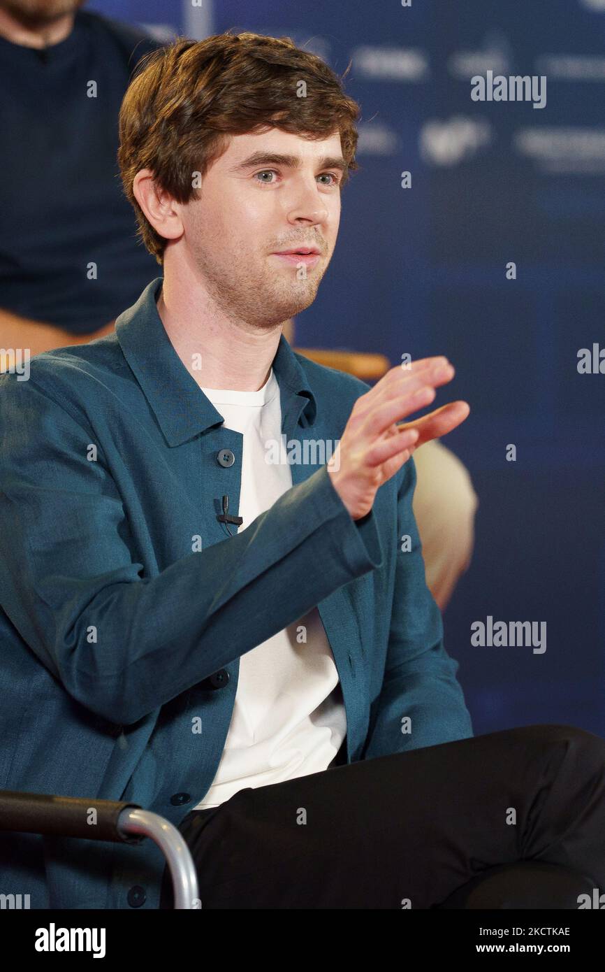 British actor freddie highmore hi-res stock photography and images - Alamy