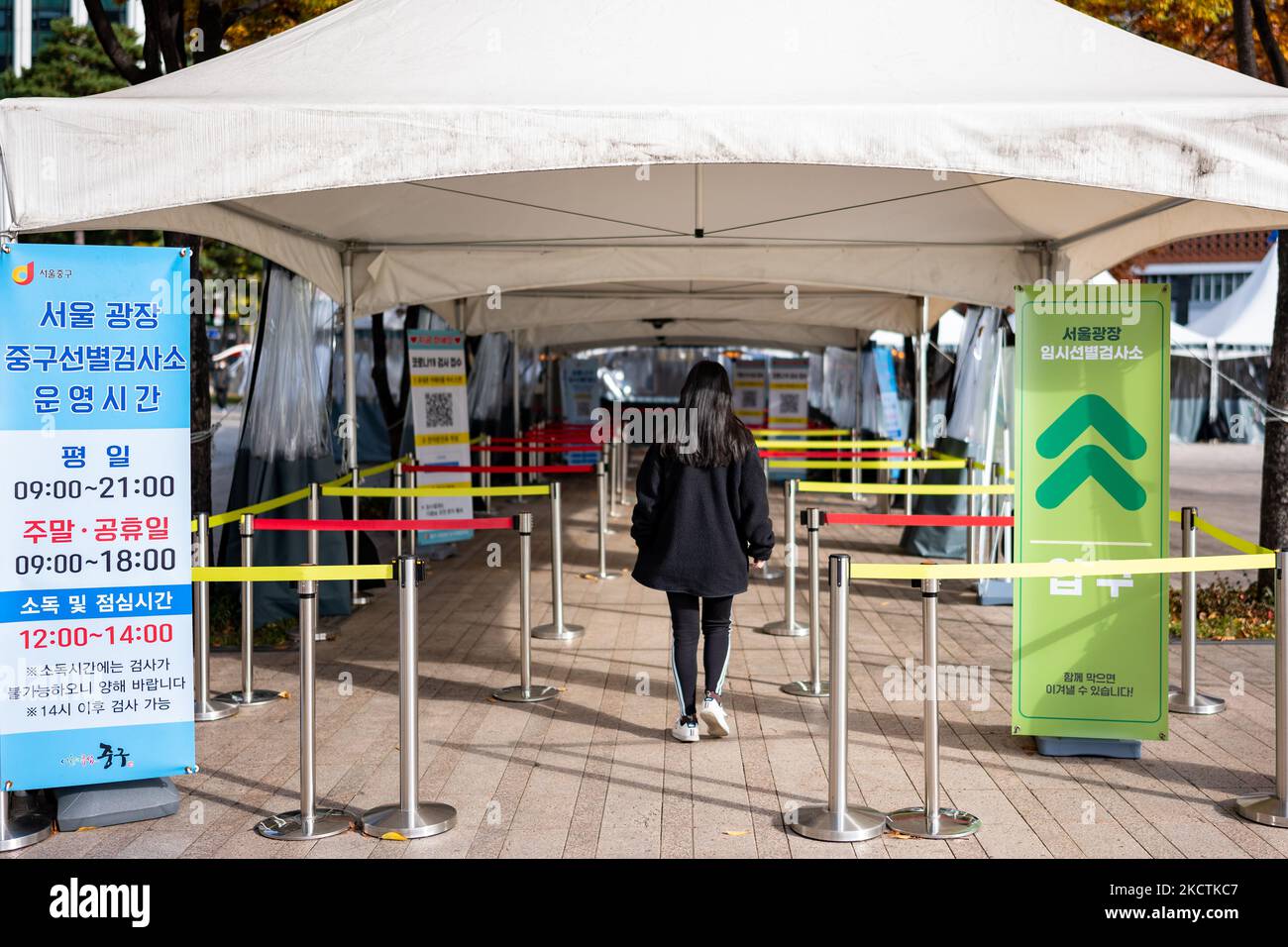 Seoul station square hi-res stock photography and images - Alamy