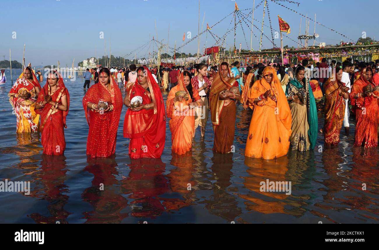 Hindu devotees offer prayers during 'Chhat Puja' festival on the banks ...