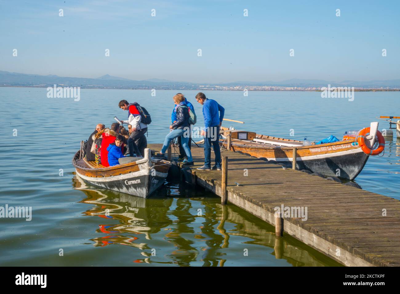 Turistas en la laguna hi-res stock photography and images - Alamy
