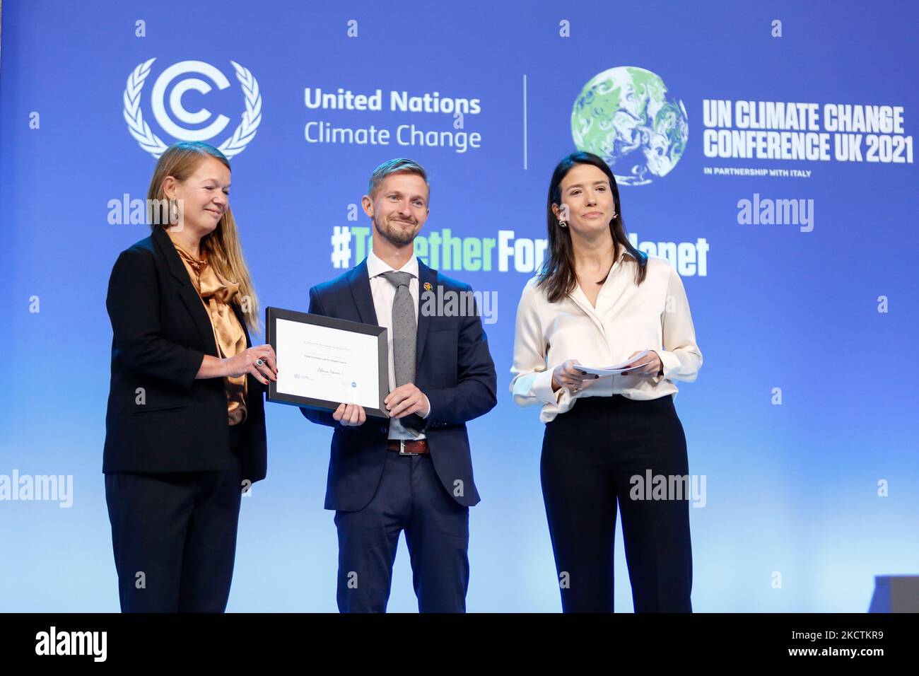 Un global climate action awards ceremony hi-res stock photography and ...