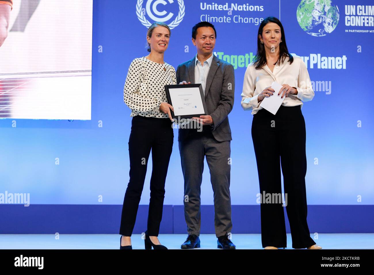 Un global climate action awards ceremony hi-res stock photography and ...