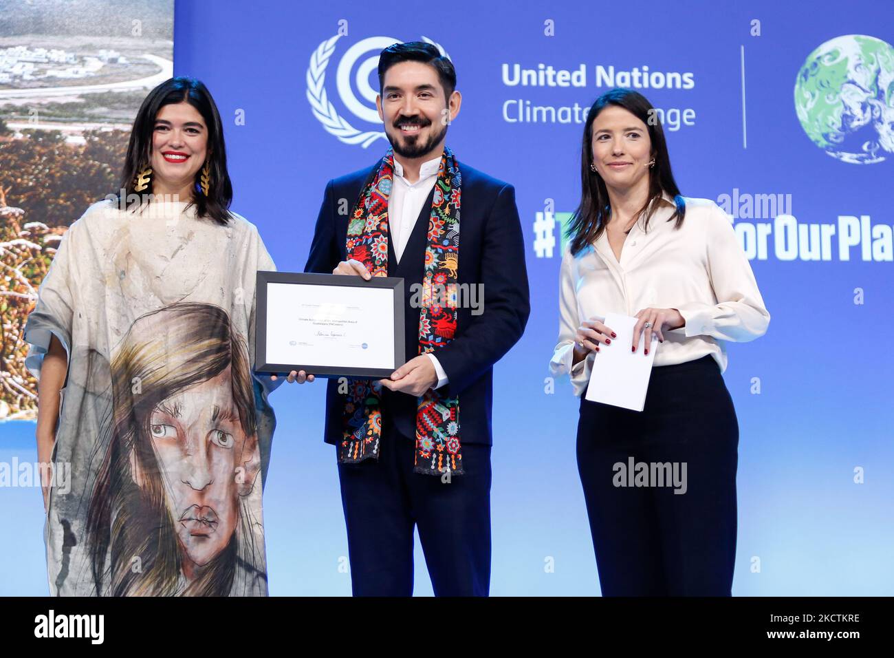 Un global climate action awards ceremony hi-res stock photography and ...