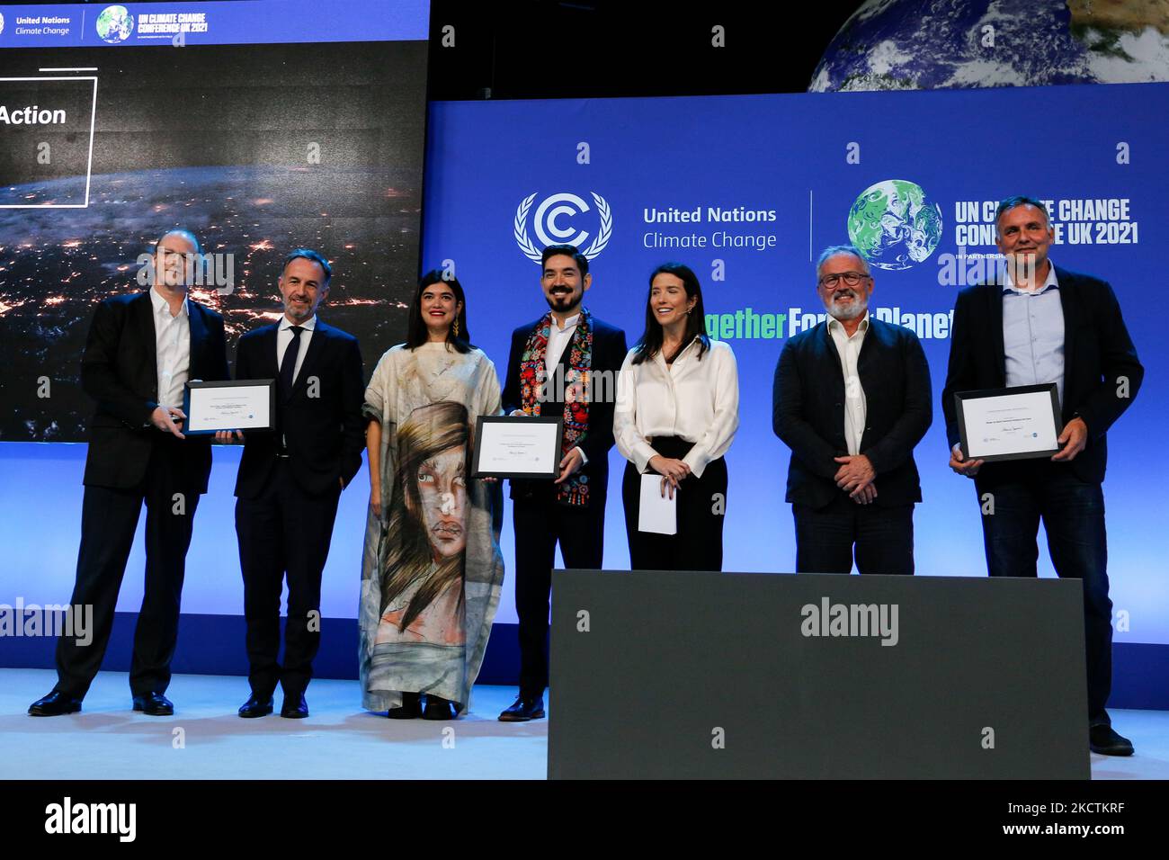 Un global climate action awards ceremony hi-res stock photography and ...