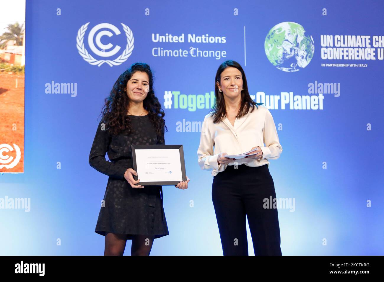 Un global climate action awards ceremony hi-res stock photography and ...