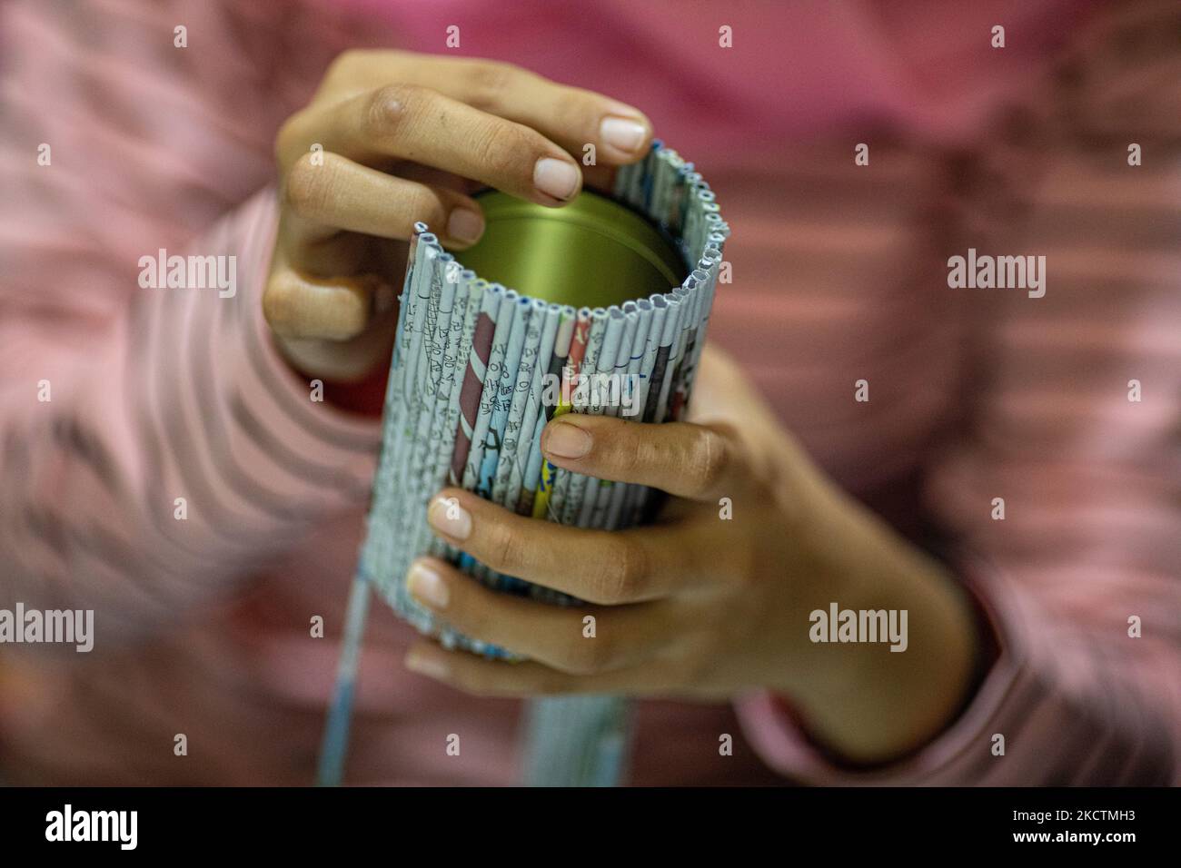 Craftsmen make crafts from cardboard, clay, and wax at the South ...