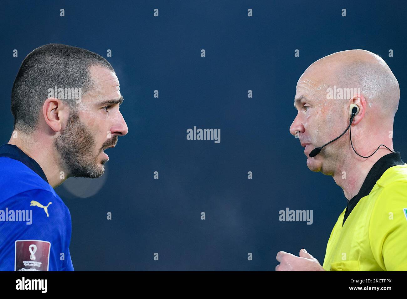 Leonardo Bonucci of Italy argues with referee Anthony Taylor during the ...