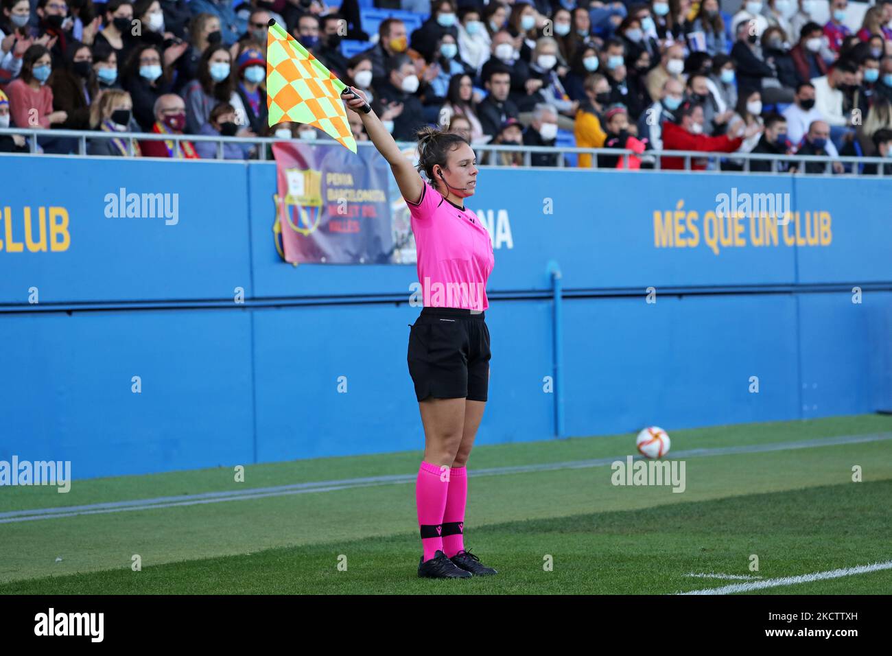 Woman assistent referee hi-res stock photography and images - Alamy