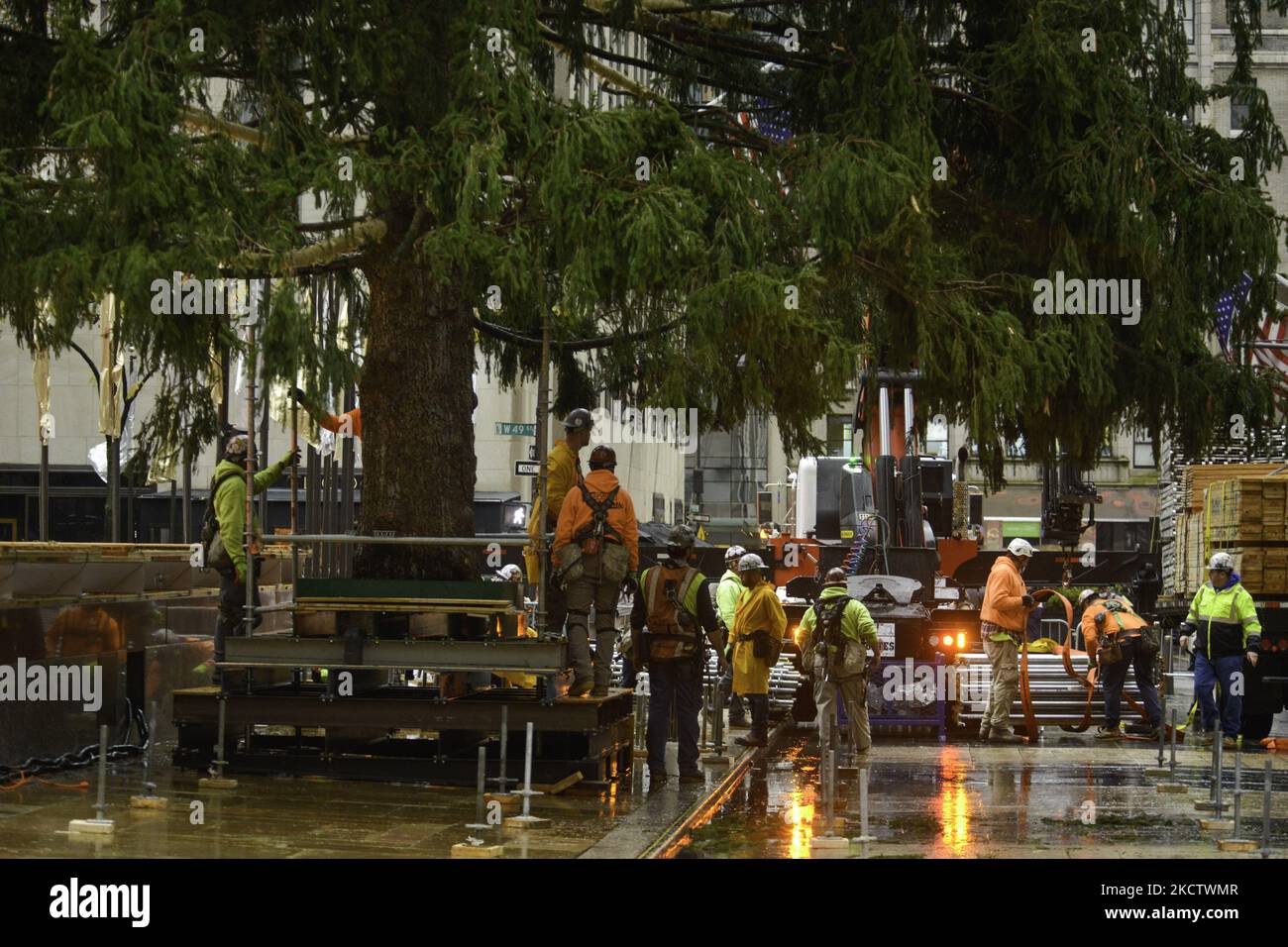 The 79-foot-tall Rockefeller Center Christmas tree arrives from Elkton ...