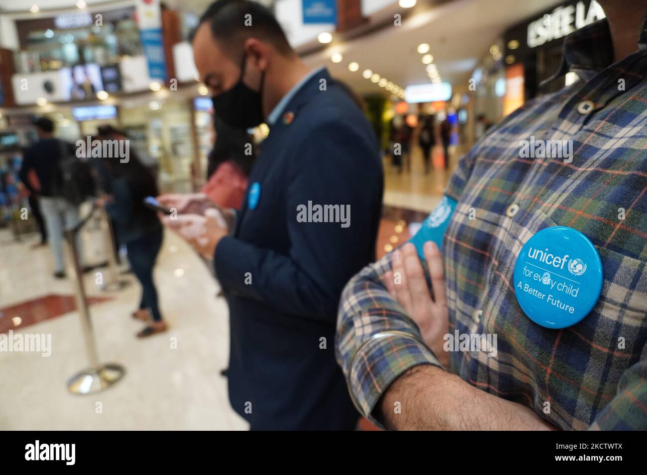 People listen to UNICEF India Deputy Representative Programmes ...