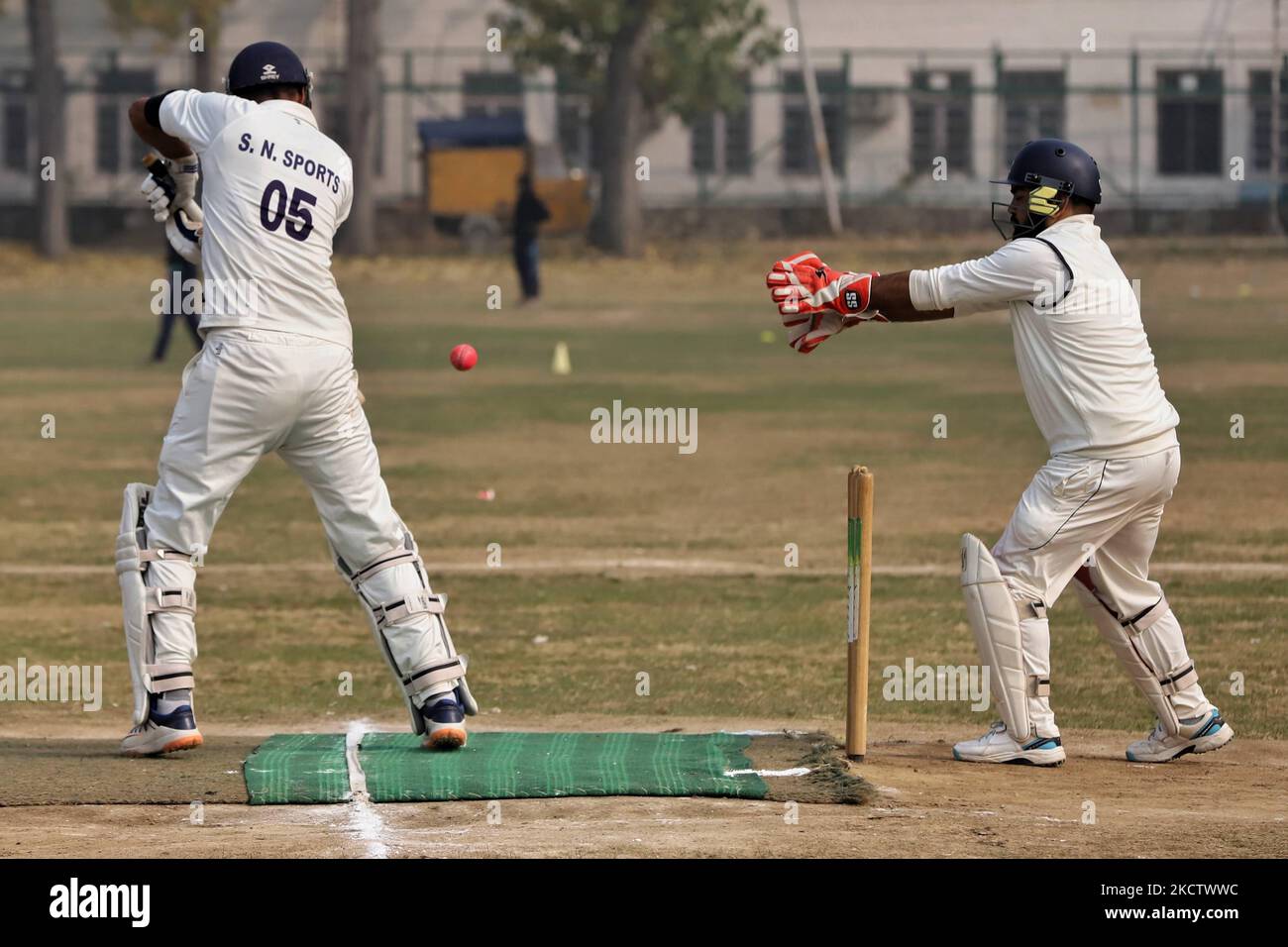 Wicket keeper catch hi-res stock photography and images - Alamy