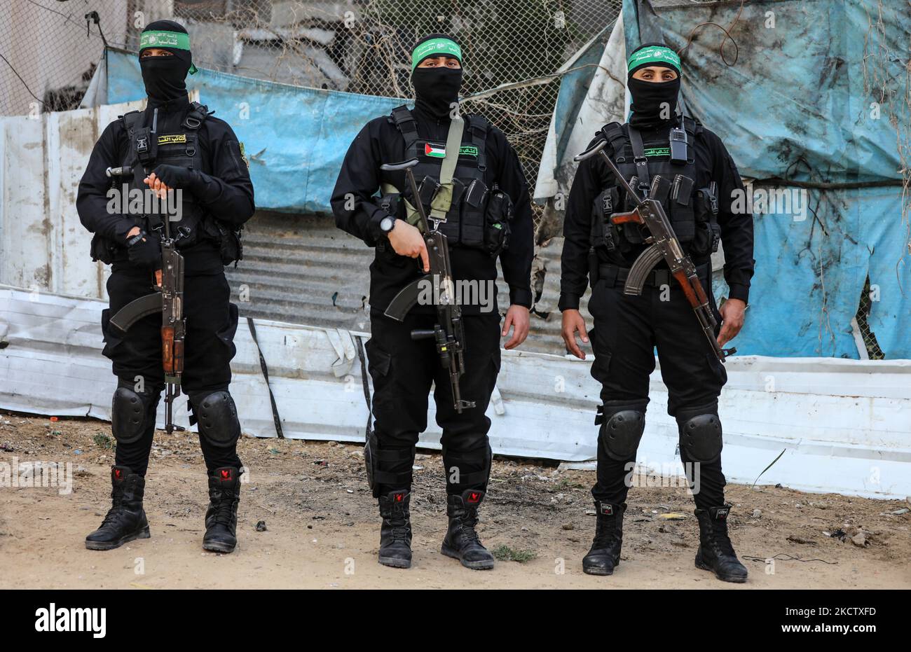 Members of Ezzedine al-Qassam Brigades, military wing of the ...