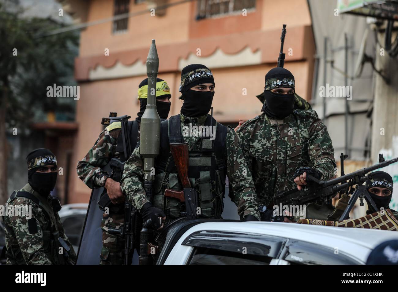 Members of Ezzedine al-Qassam Brigades, military wing of the ...