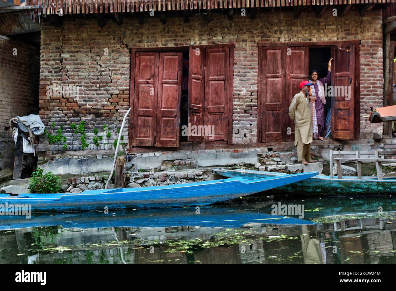 Sinking house long the backwaters of Dal Lake in Srinagar, Kashmir ...