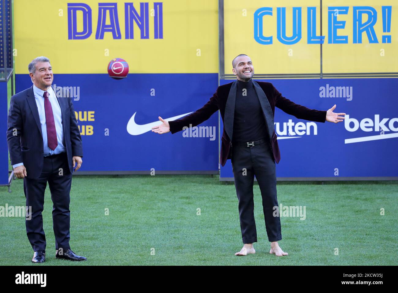 Presentation at the Camp Nou of Dani Alves as a new FC Barcelona player ...