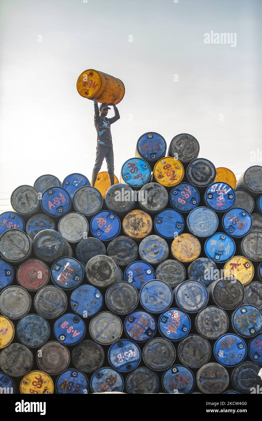 Stack of oil drums hi-res stock photography and images - Alamy
