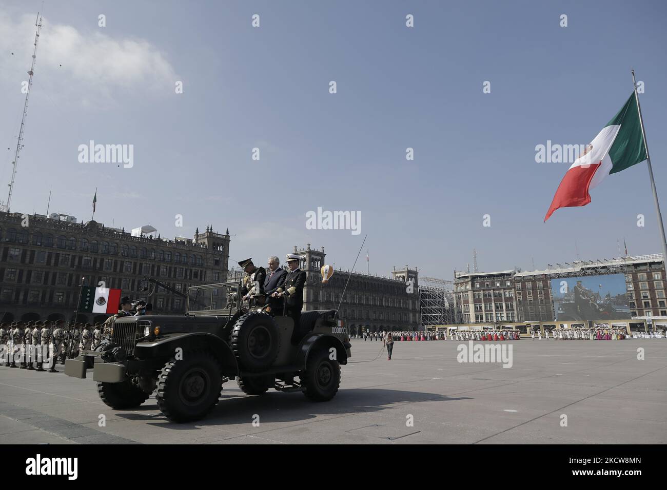 Andres manuel lopez obrador army hi-res stock photography and images ...