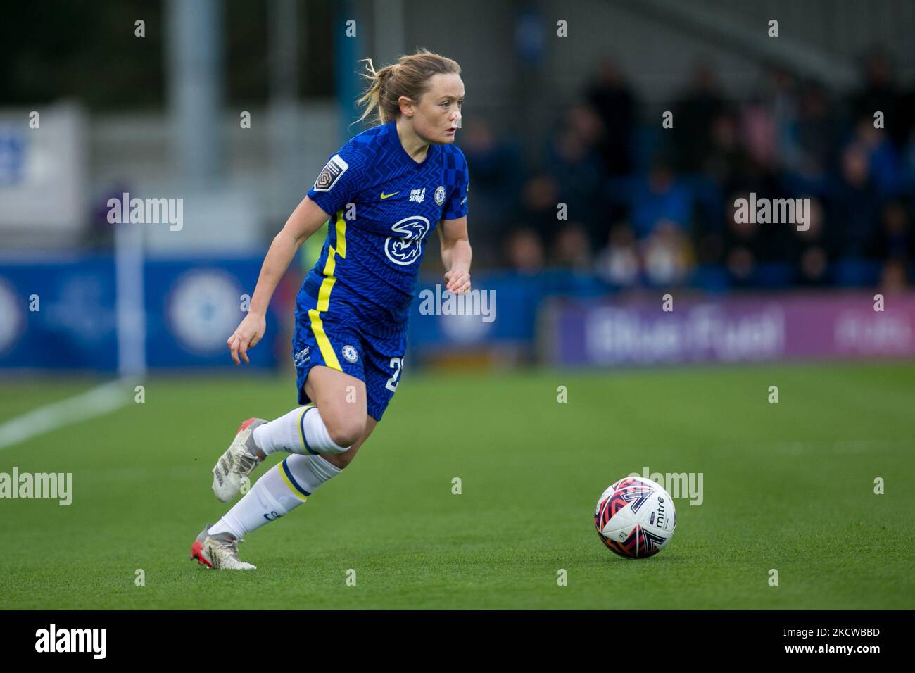 Erin Cuthbert of Chelsea FC controls the ball during the 2021-22 FA ...