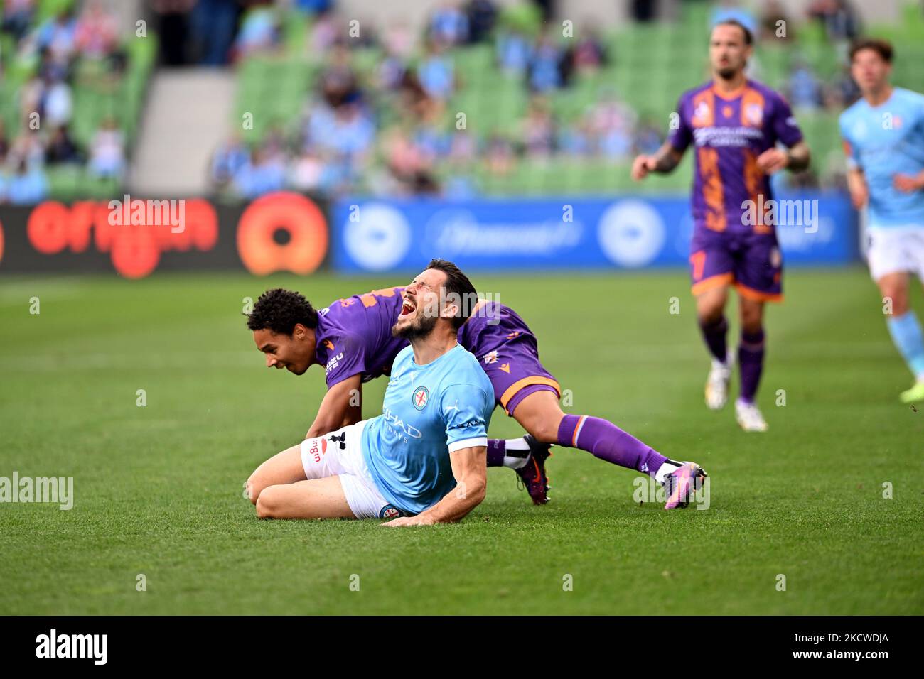 Matthew leckie fouled hi-res stock photography and images - Alamy