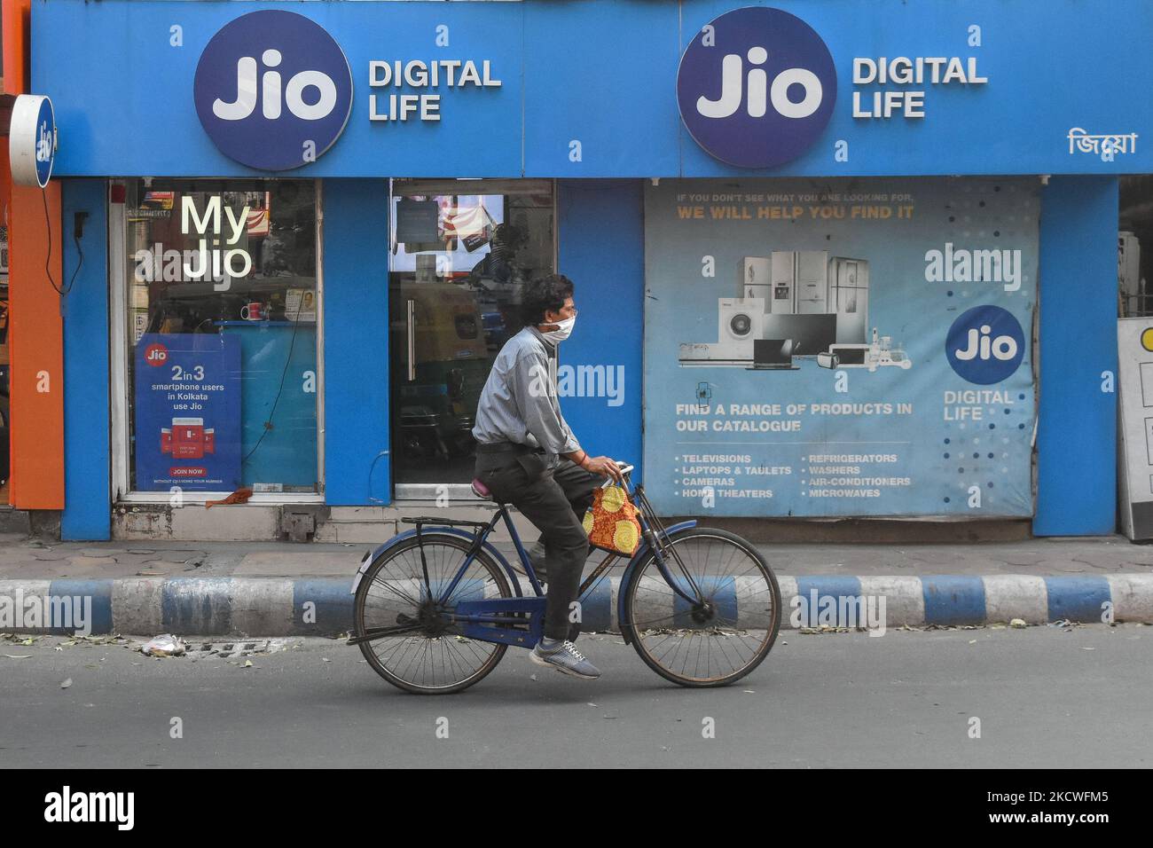 Past jio store hi-res stock photography and images - Alamy