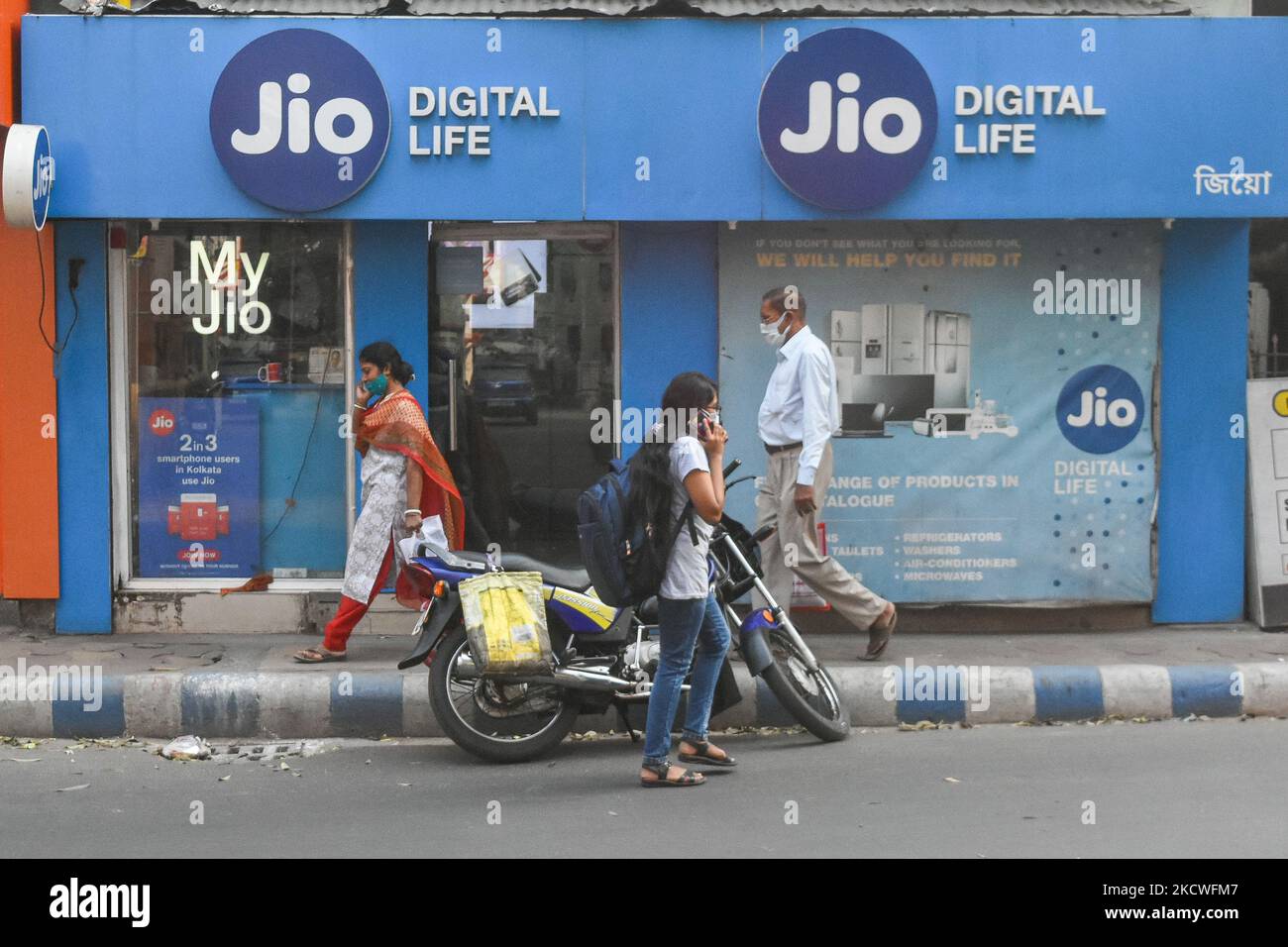 Past jio store hi-res stock photography and images - Alamy