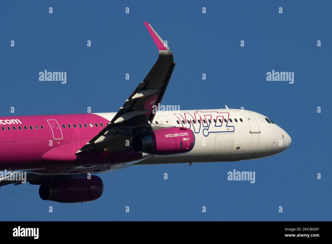 Wizz air airlines logo hi-res stock photography and images - Alamy