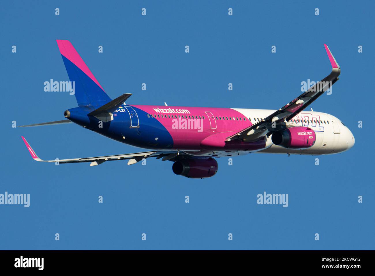 Wizz air airlines logo hi-res stock photography and images - Alamy