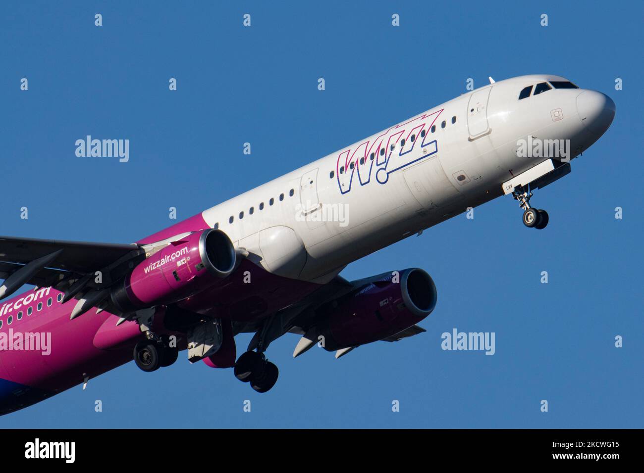 Wizz air airlines logo hi-res stock photography and images - Alamy