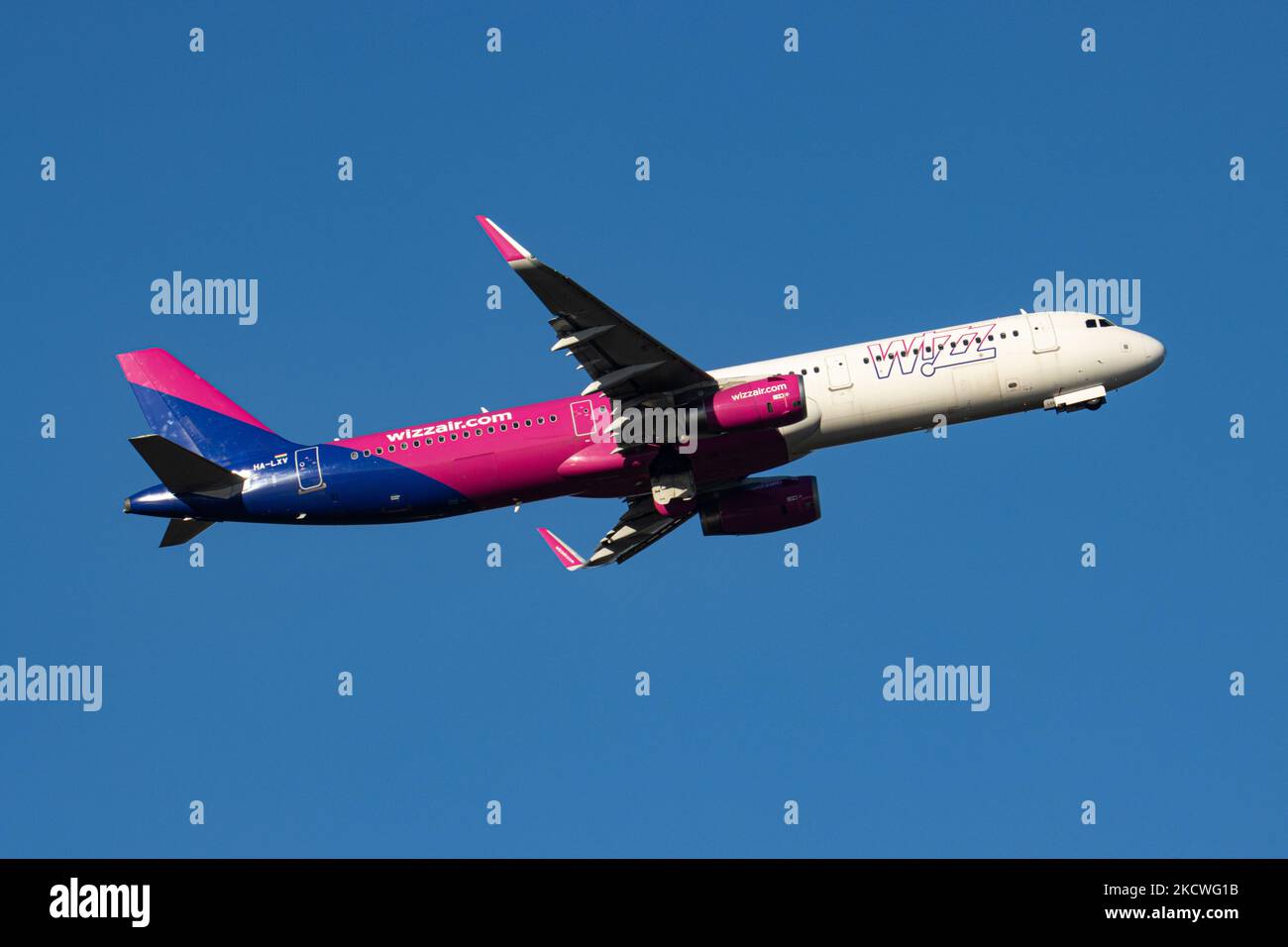 Wizz air airlines logo hi-res stock photography and images - Alamy
