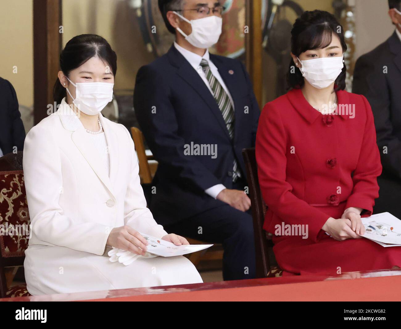 Japanese Princess Aiko (L) and Princess Kako attend a performance of ...