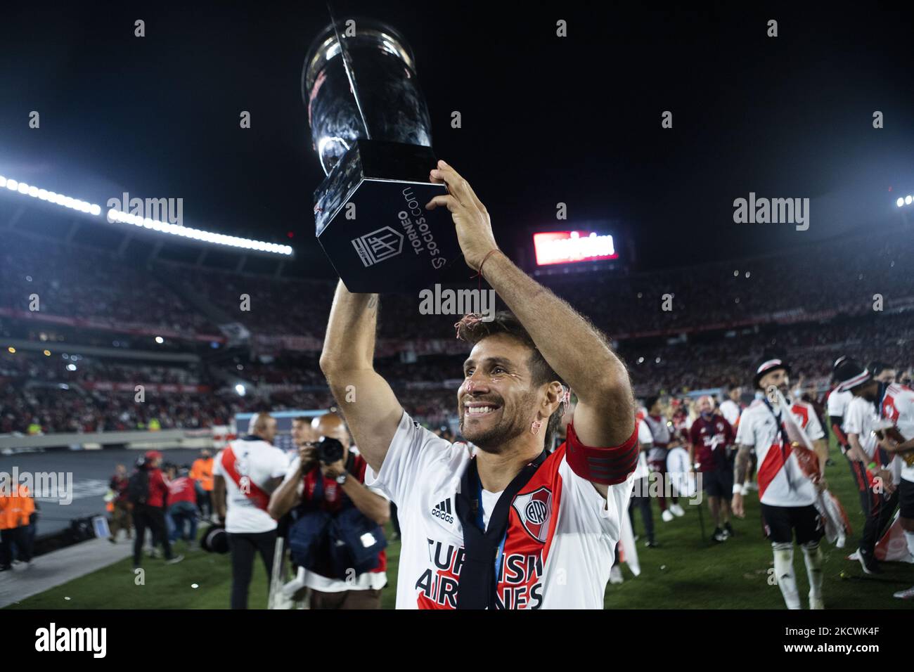 River Plate's Leonardo Ponzio celebrates winning the Argentina Primera ...