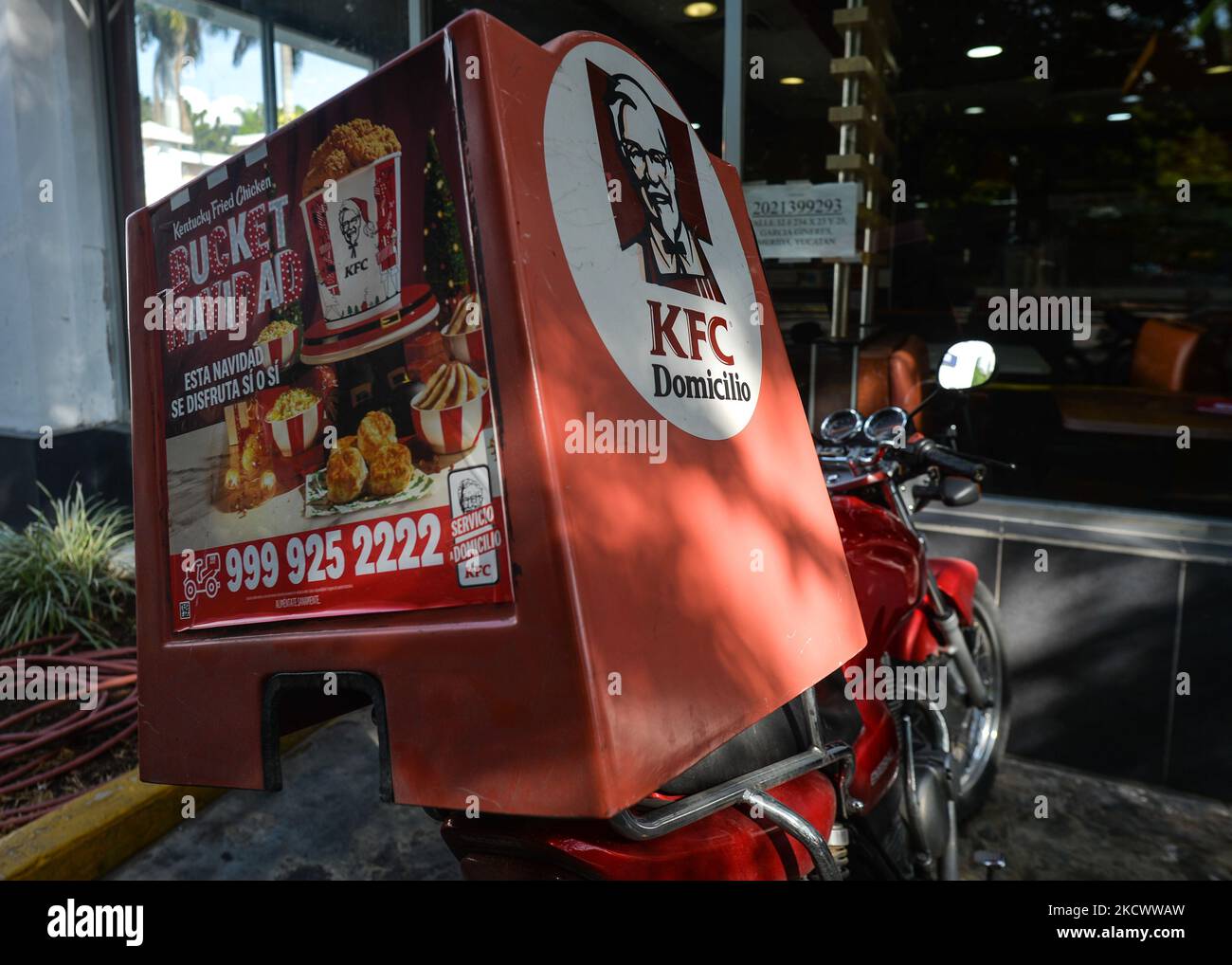 Kfc delivery hi-res stock photography and images - Alamy