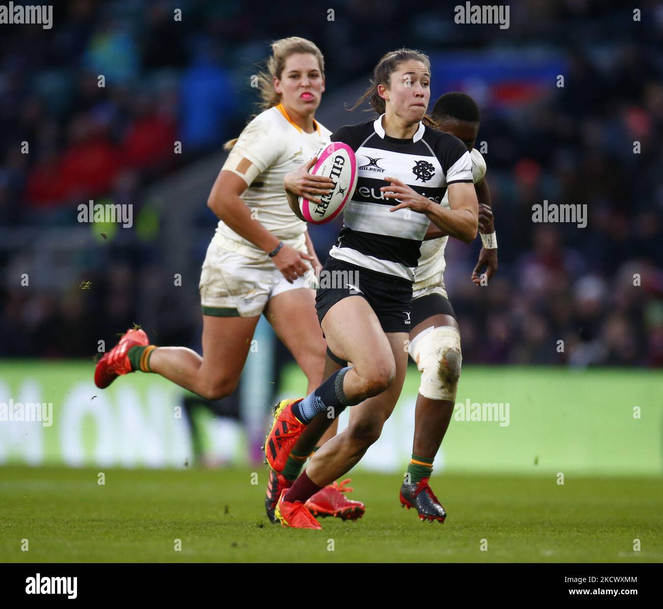 Rhona Lloyd (Les Lionnes Du Stade Bordelais) of Barbarians beats Jakkie ...