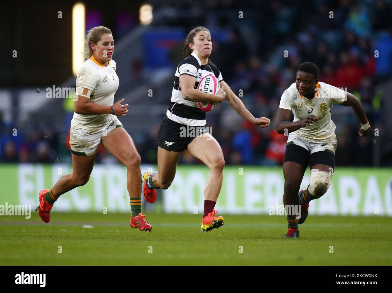 Rhona Lloyd (Les Lionnes Du Stade Bordelais) of Barbarians beats Jakkie ...