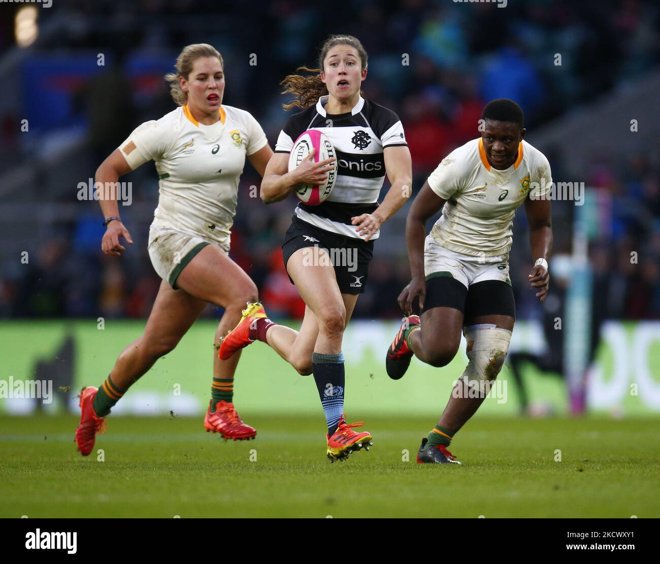 Rhona Lloyd (Les Lionnes Du Stade Bordelais) of Barbarians beats Jakkie ...