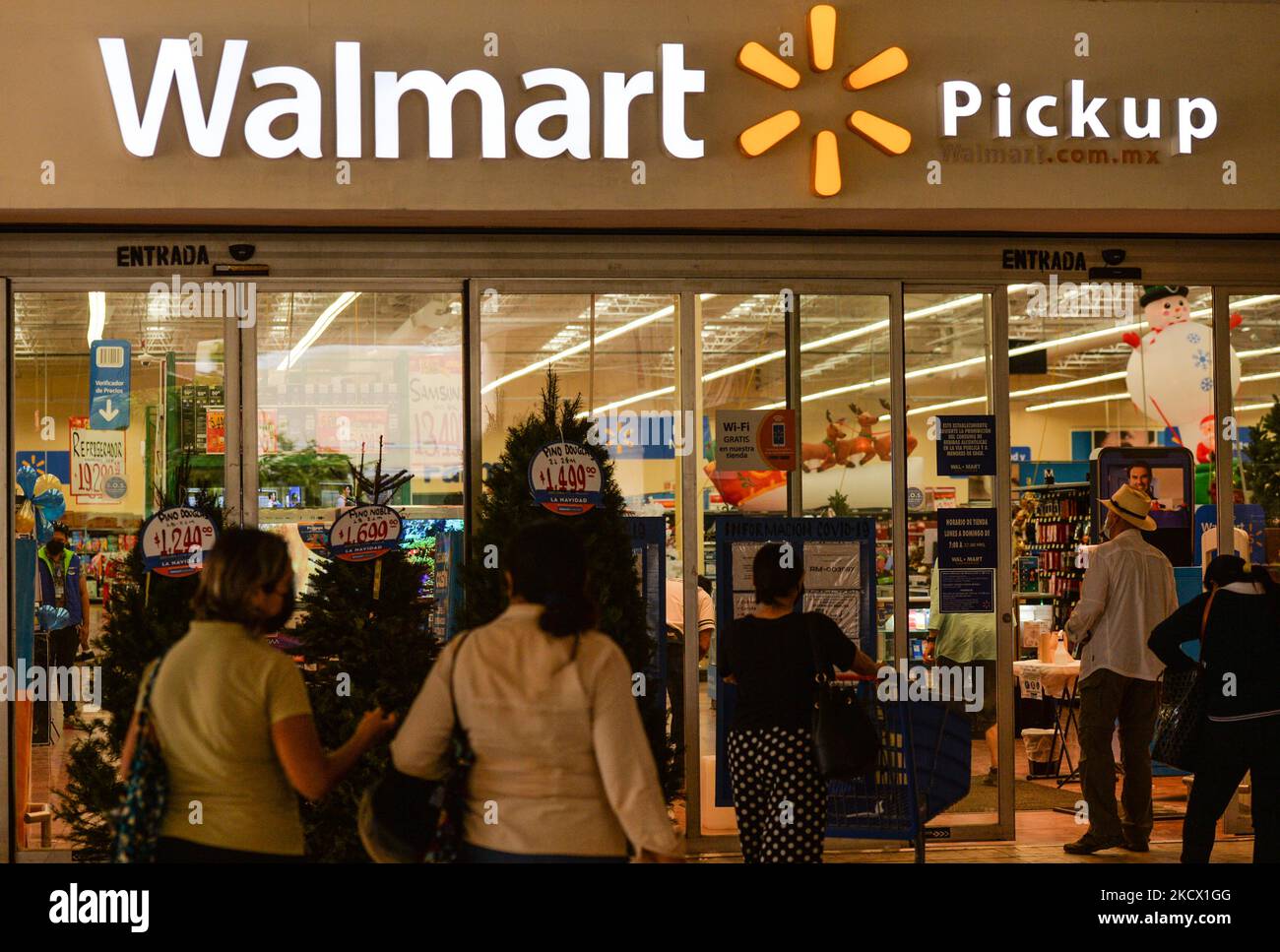Walmart logo at the entrance to Walmart logo store on on Paseo de ...