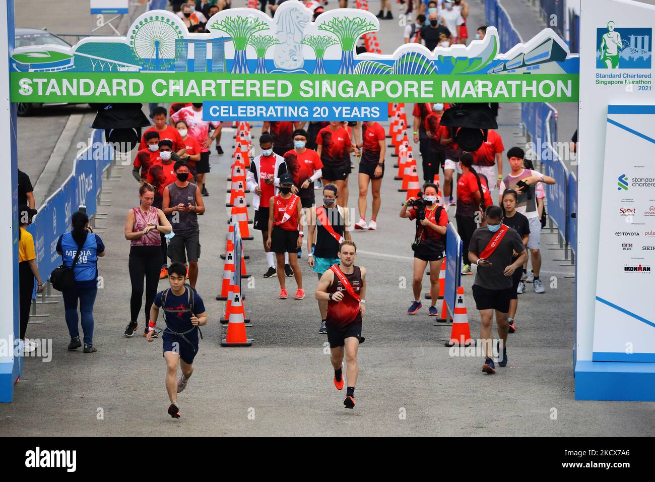 Standard chartered singapore marathon hi-res stock photography and ...