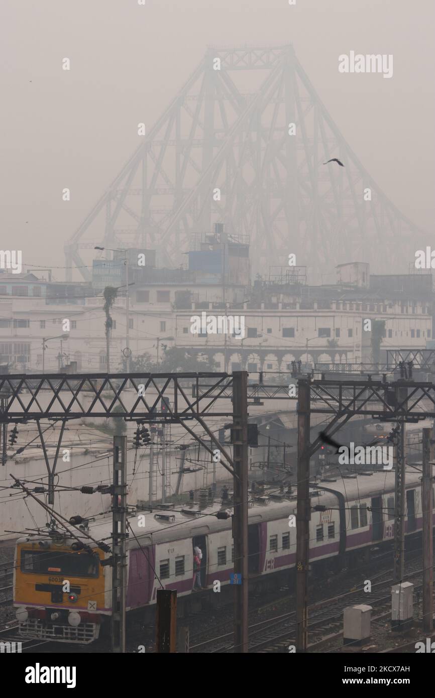 Iconic howrah bridge kolkata hi-res stock photography and images - Alamy