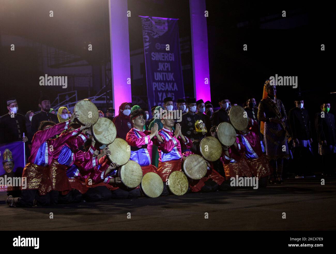 Rapai geleng dance hi-res stock photography and images - Alamy