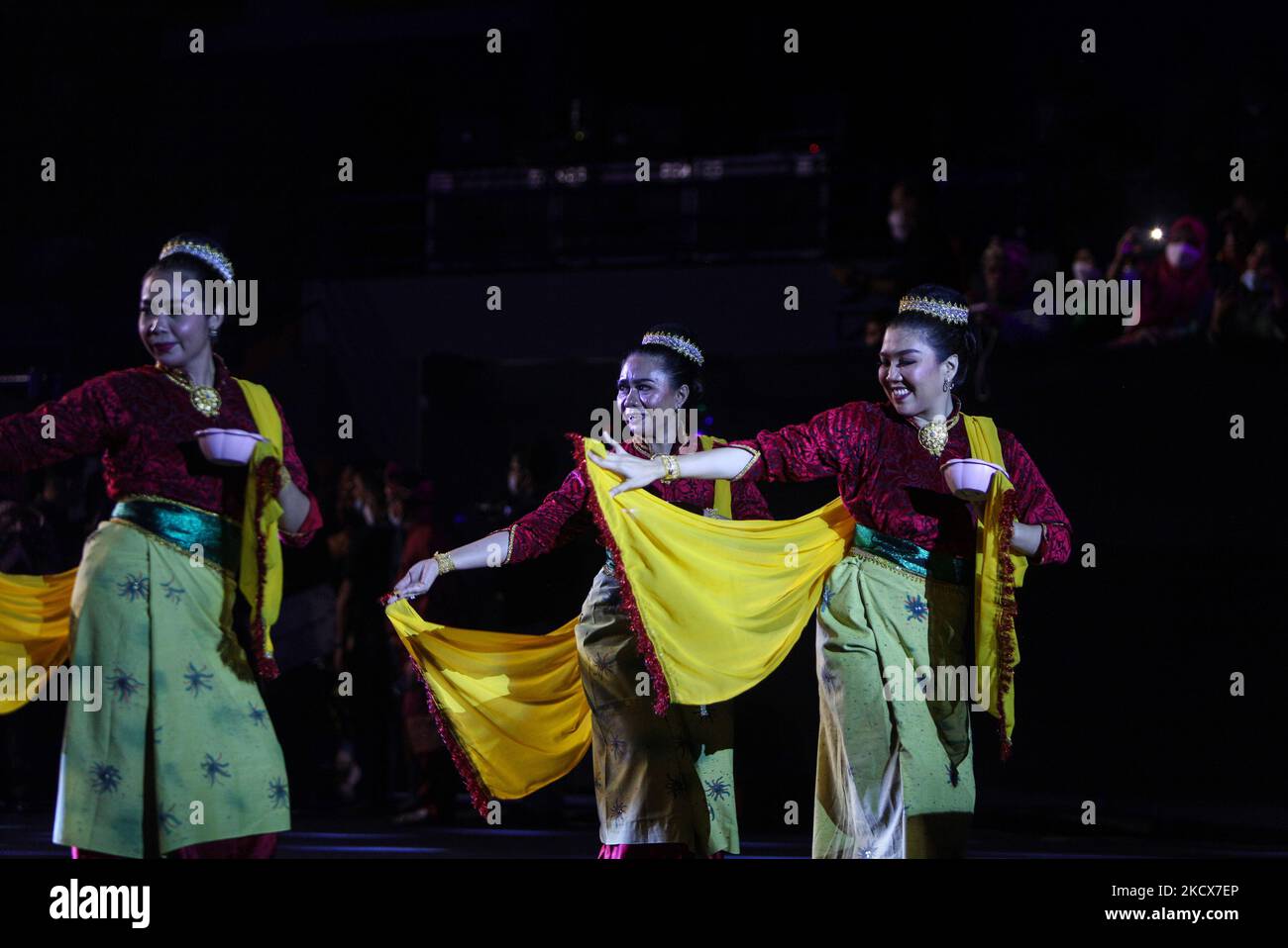 Goup dancer hi-res stock photography and images - Alamy