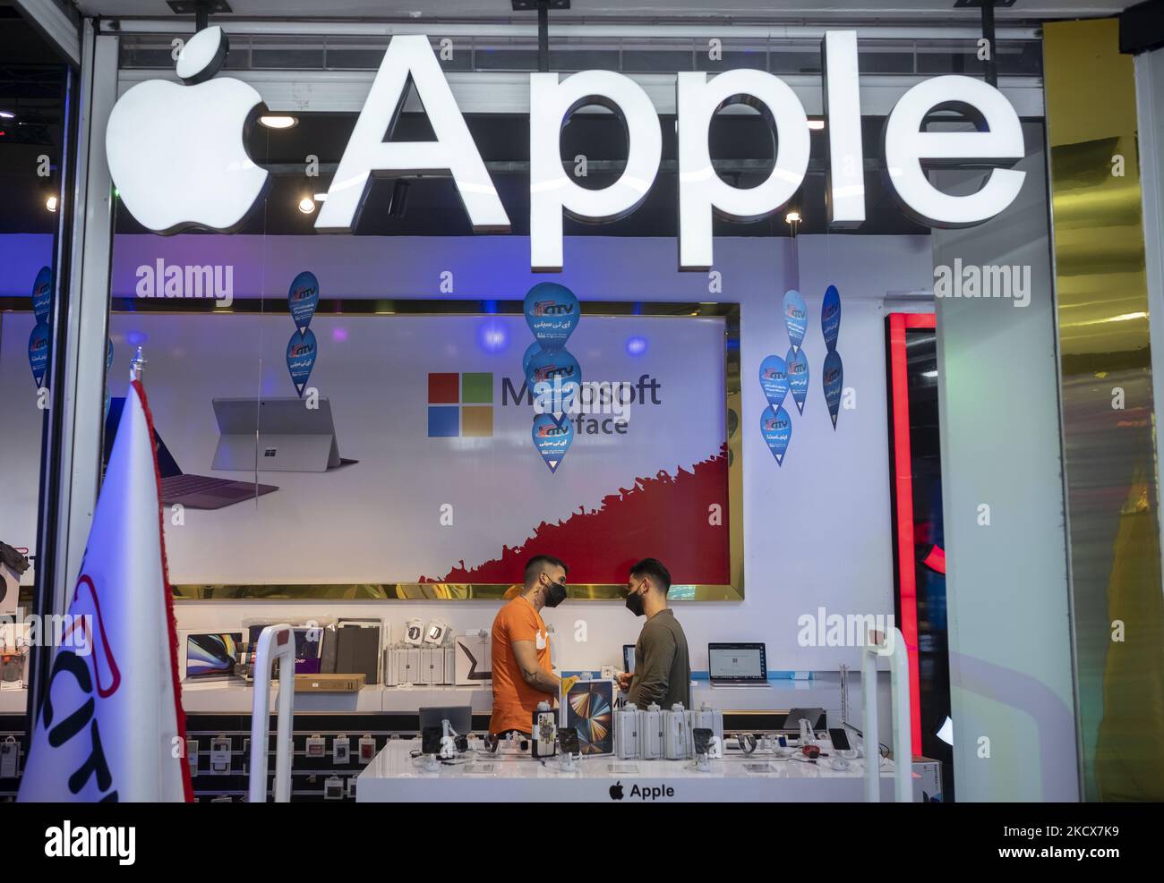 Hp laptop logo hi-res stock photography and images - Alamy