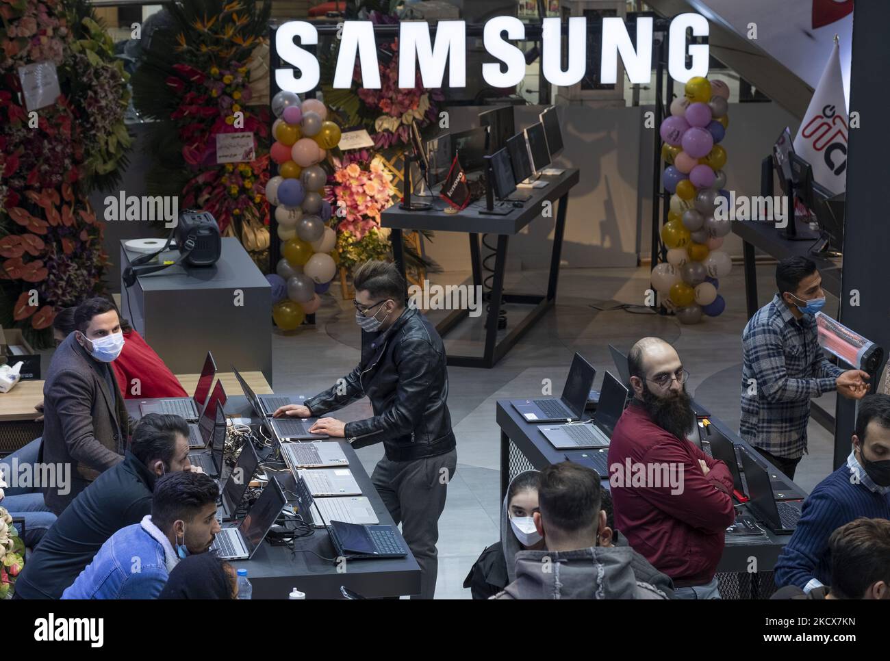 Hp laptop logo hi-res stock photography and images - Alamy