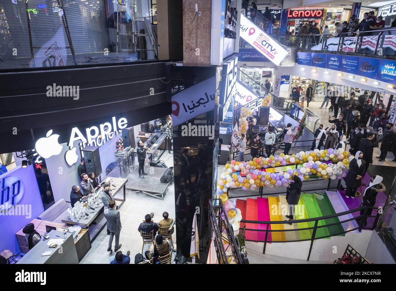 Iphone 13 update hi-res stock photography and images - Alamy