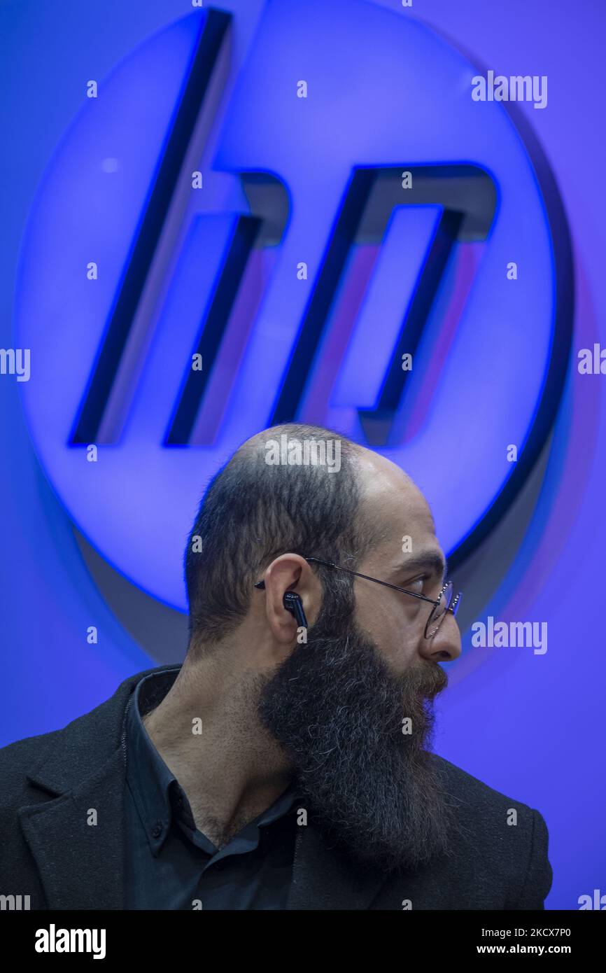 Hp laptop logo hi-res stock photography and images - Alamy