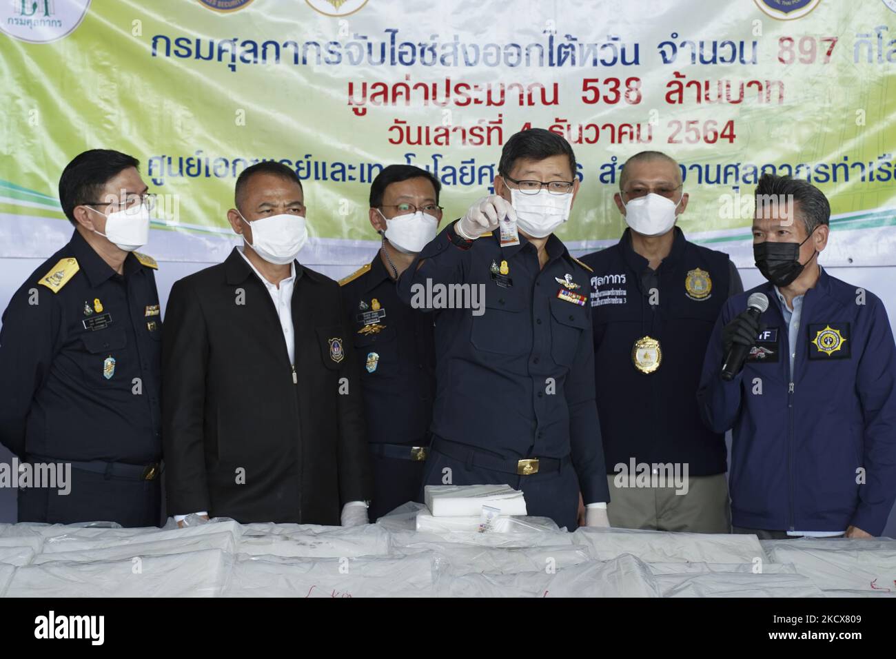 Thai customs department hi-res stock photography and images - Alamy