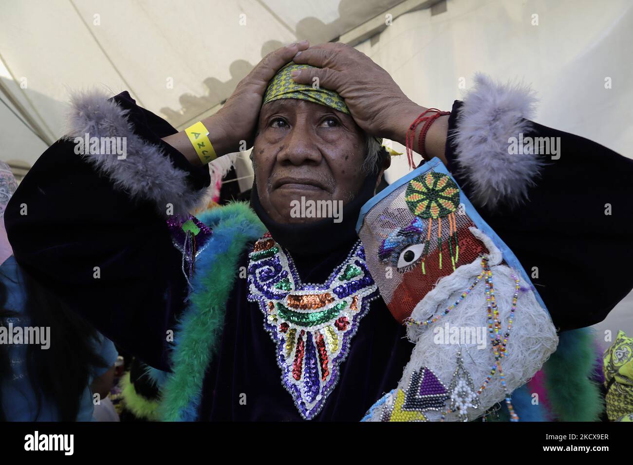 A chinelo gets ready for the First Great Parade of Huehuenches and ...