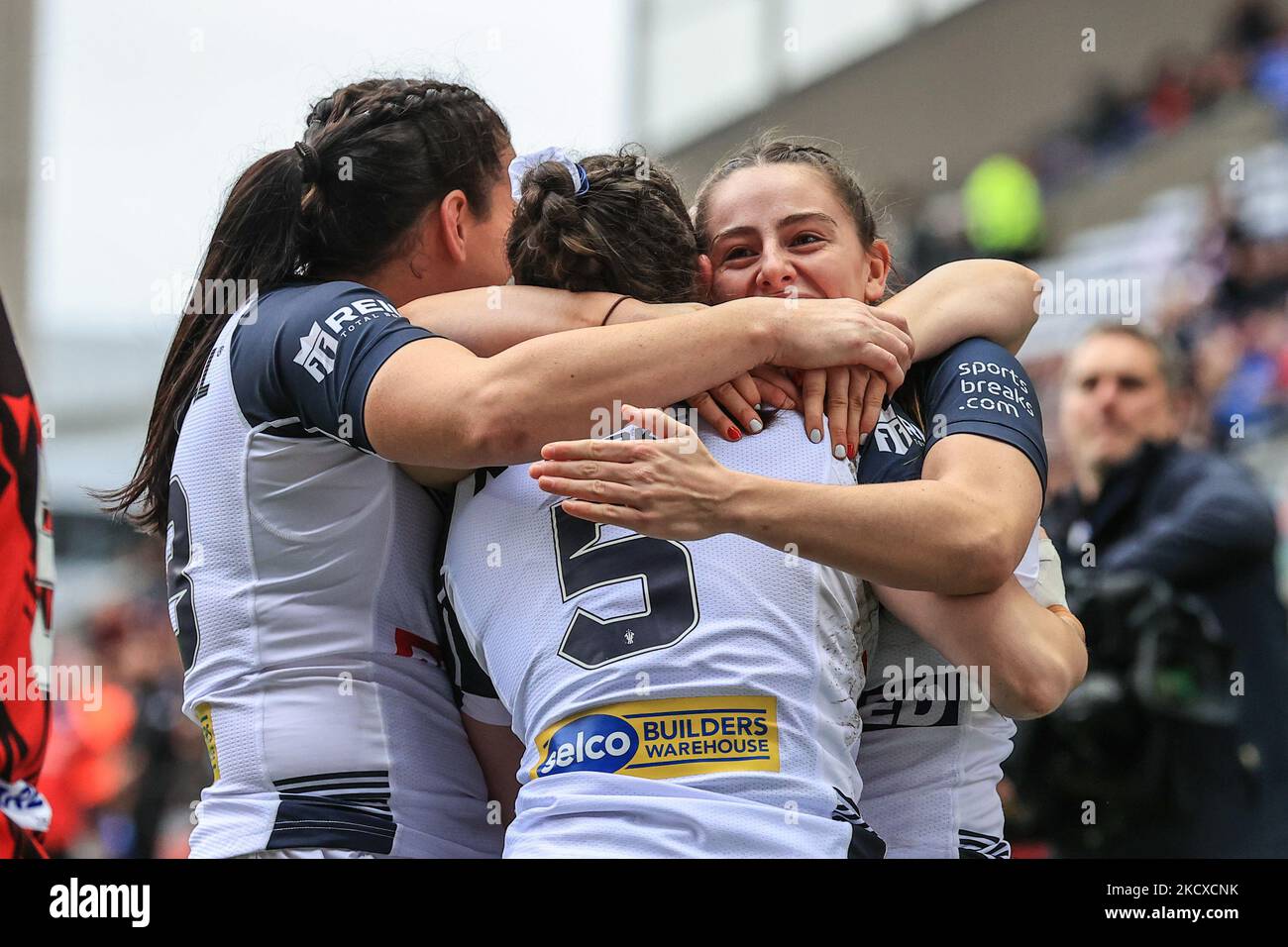 Leah Burke England celebrates their try with team mates during the ...