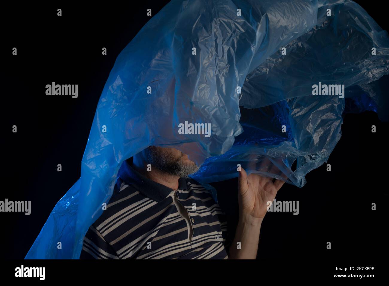 Man plastic bag over head hi-res stock photography and images - Alamy