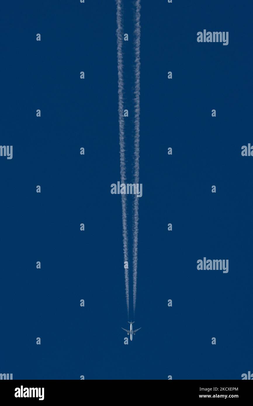 Qatar Airways Boeing 777-300ER overfly at 30.000 feet in the blue sky ...